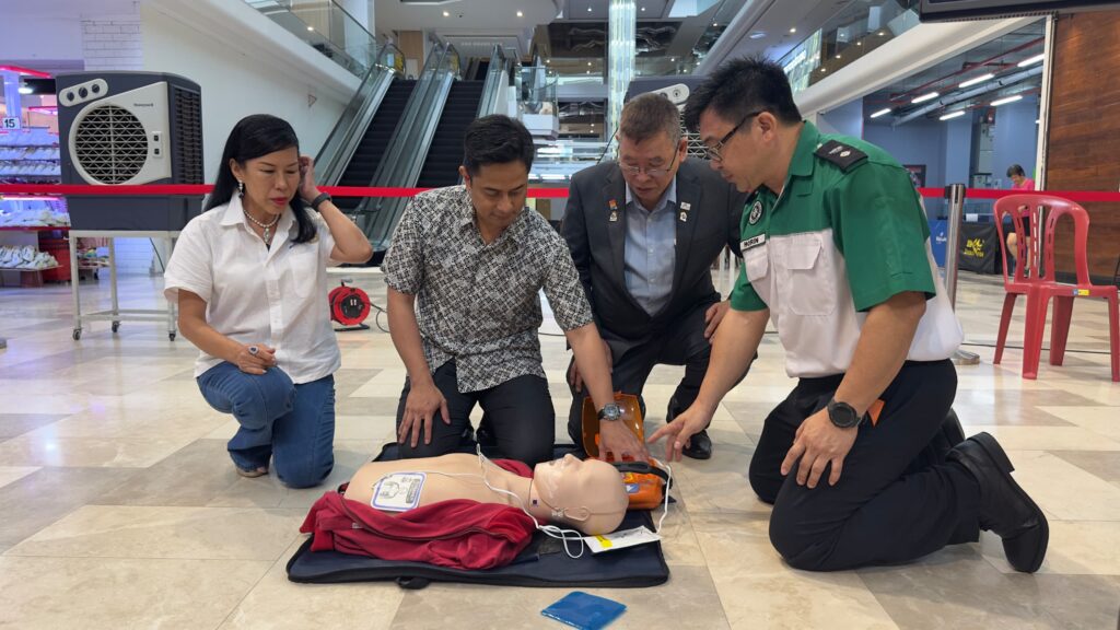 Rotary Club of Ara Damansara Installs Lifesaving AED at Evolve Concept Mall, Boosting Community ...